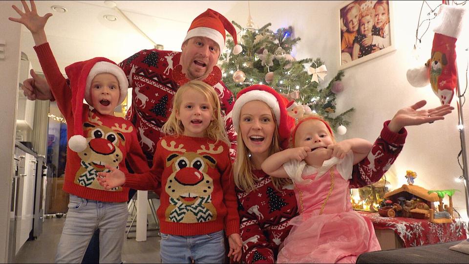 LUXY ZiET EERSTE SNEEUW! | Bellinga Familie Vloggers #1221 / Bellinga TV